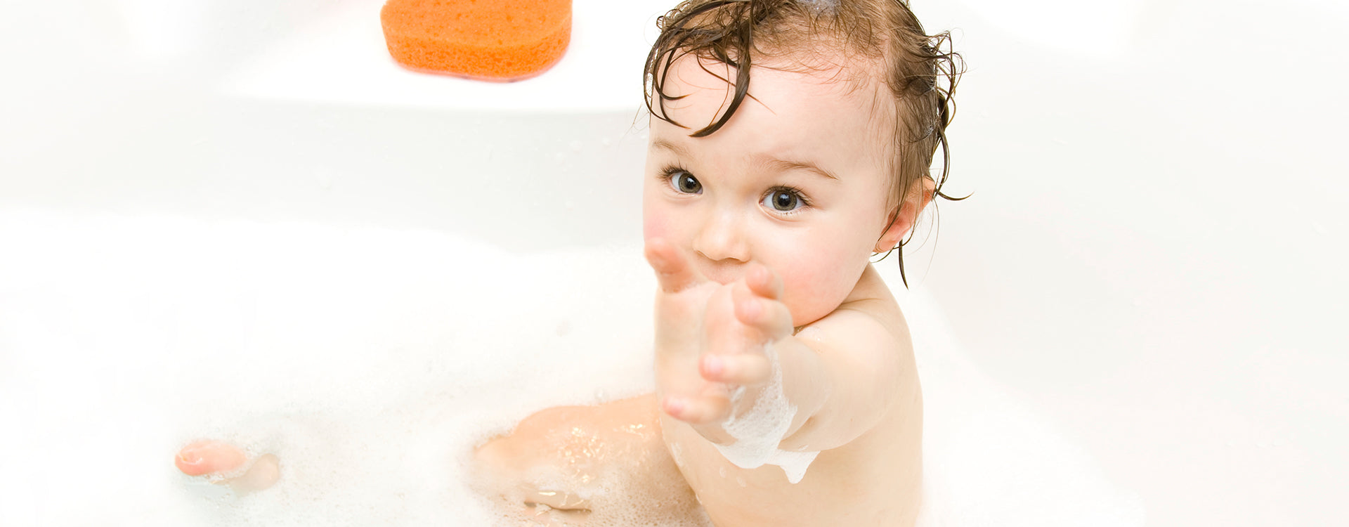 Baby baden & Babys erstes Bad – So geht´s Schritt für Schritt